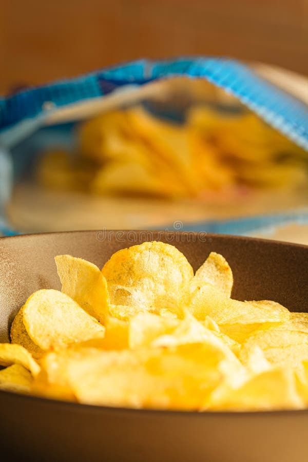 Comida con chips salados imagen de archivo. Imagen de salado - 216409401