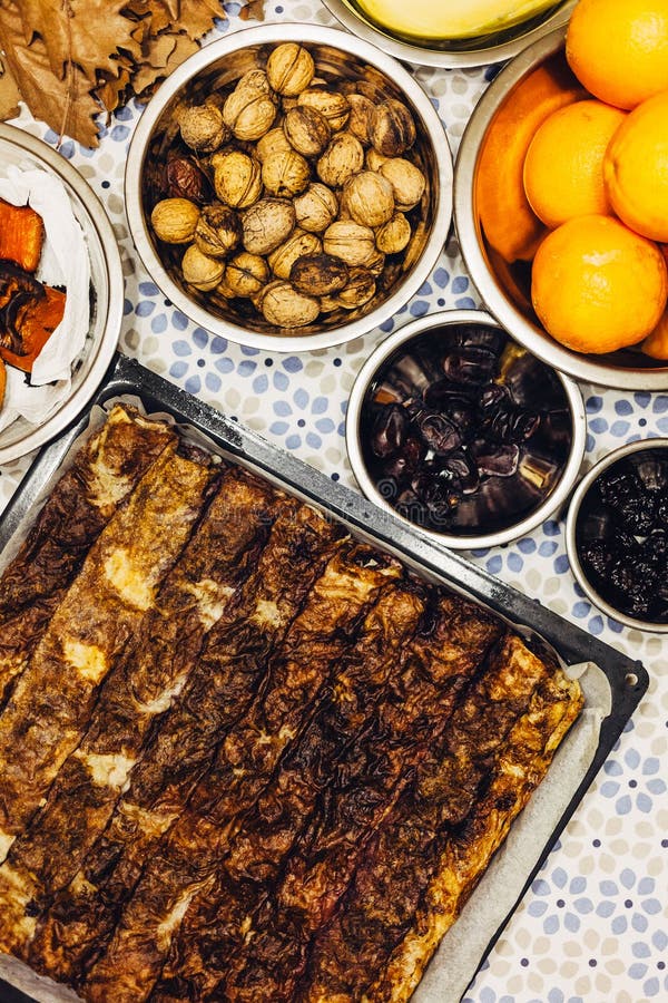 Comida Cristiana Ortodoxa En La Tabla Para La Nochebuena Foto de ...