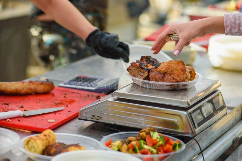 Comida De Compra De La Calle Foto de archivo - Imagen de culinario ...