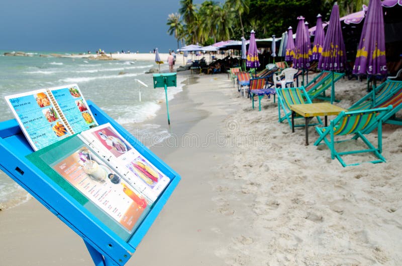 Comida Del Menú En La Playa Imagen de archivo editorial - Imagen de ...