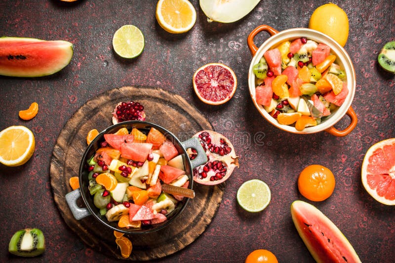 Comida Del Verano Ensalada Tropical De Frutas Exóticas Foto de archivo ...