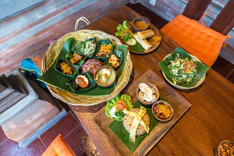 Comida en bali foto de archivo. Imagen de comida, plato - 258726862