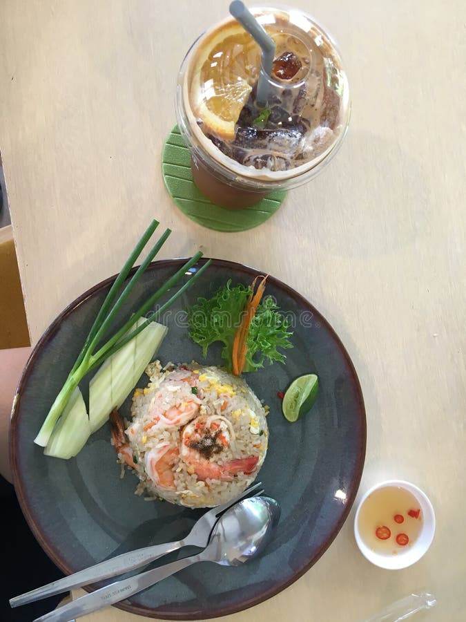 Comida En Plato Picado Chill Imagen de archivo - Imagen de plato, tiro ...