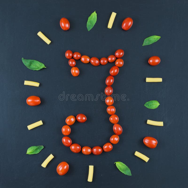 Comida Italiana Que Come El Modelo Con La Letra Imagen de archivo ...