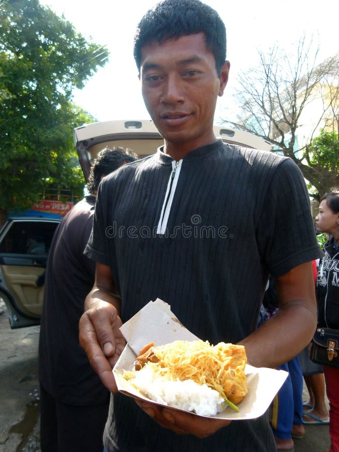 Comida para los pobres foto de archivo editorial. Imagen de pobre ...