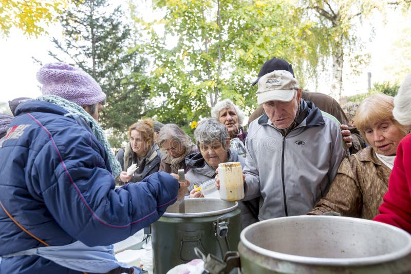 Comida para los pobres foto de archivo editorial. Imagen de pobre ...