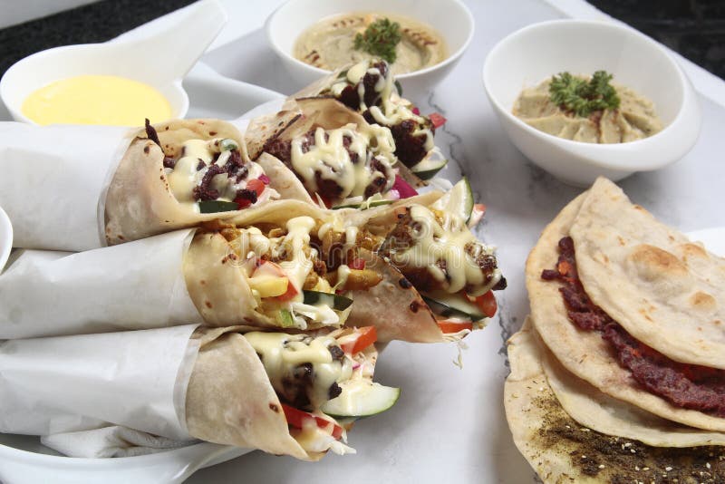 Comida persa variada imagen de archivo. Imagen de cena - 224895885