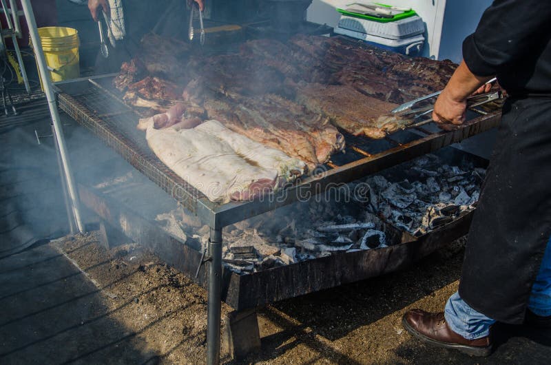 Comida Peruana: Cerdo Asado Foto de archivo - Imagen de comida, hueso ...