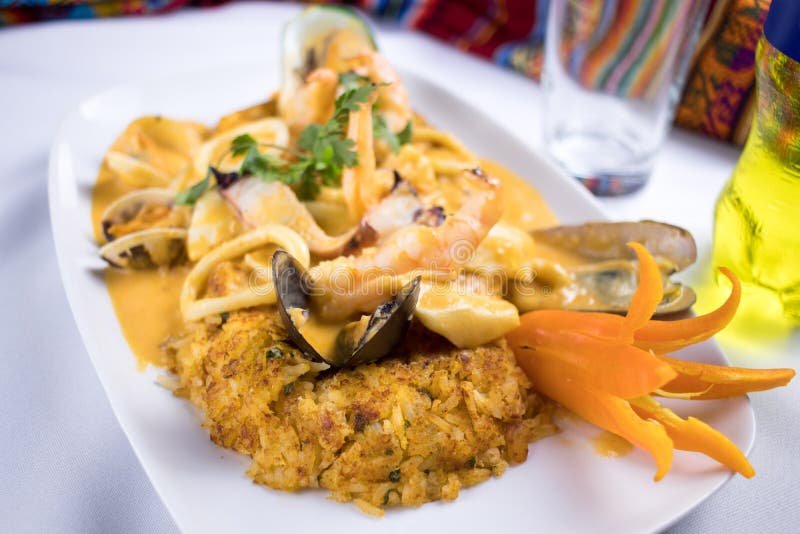 Comida Peruana: Mariscos De La Estafa Del Arroz Foto de archivo ...