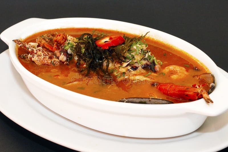 COMIDA PERUANA: Sopa De Los Mariscos Del Parihuela Imagen de archivo ...