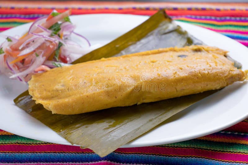Tamales Peruanos Envueltos En Hojas De Plátano Cocinando En Una Olla ...