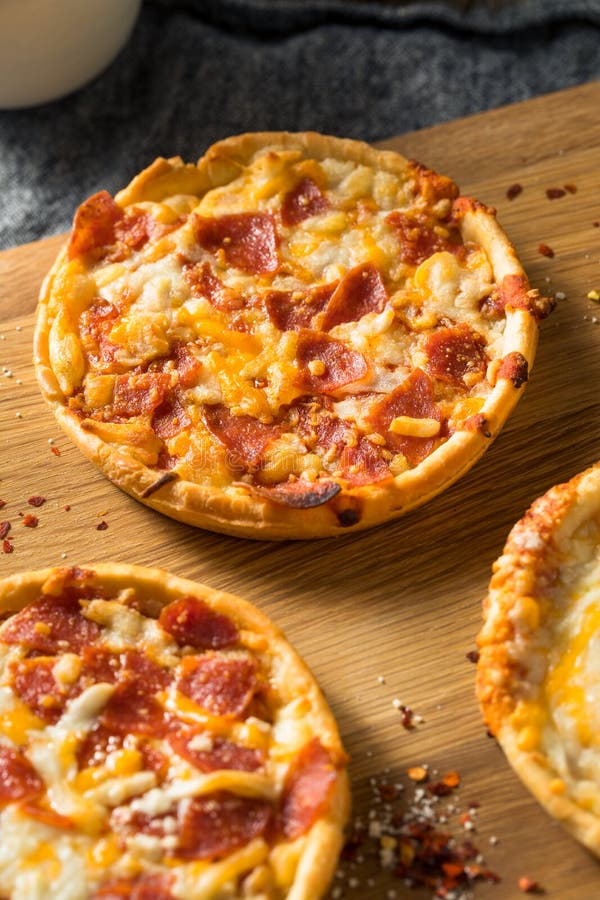 Comida Rápida Pizzas Individuales Congeladas Foto de archivo - Imagen ...