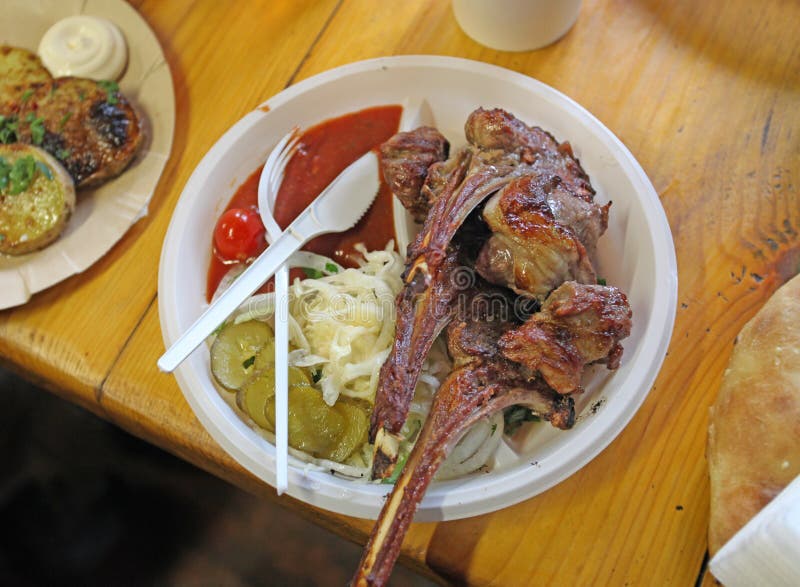 Comida Rusa Cordero Asado a La Parrilla Con Las Salmueras Imagen de ...