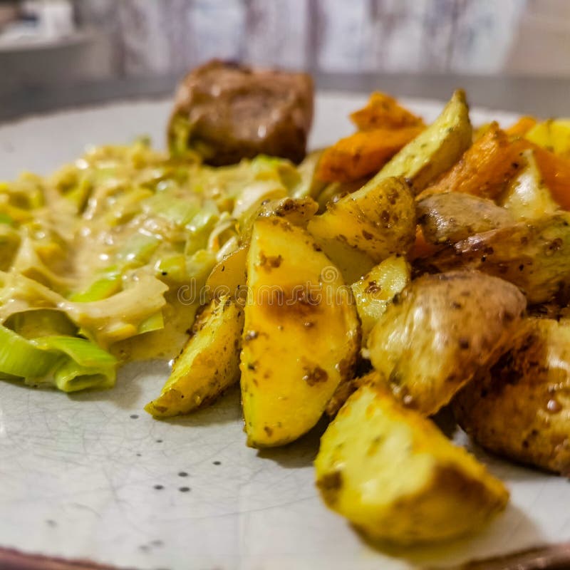 Comida Simple Y Deliciosa Preparada a Solas Imagen de archivo - Imagen ...