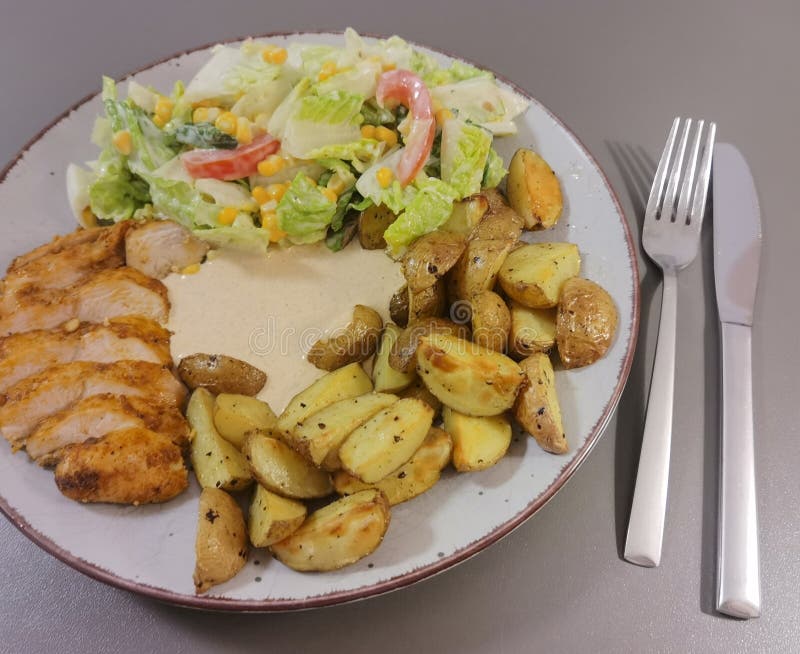 Comida Simple Y Deliciosa Preparada a Solas Foto de archivo - Imagen de ...