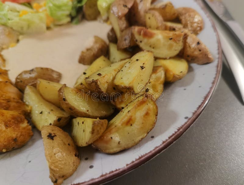 Comida Simple Y Deliciosa Preparada a Solas Foto de archivo - Imagen de ...