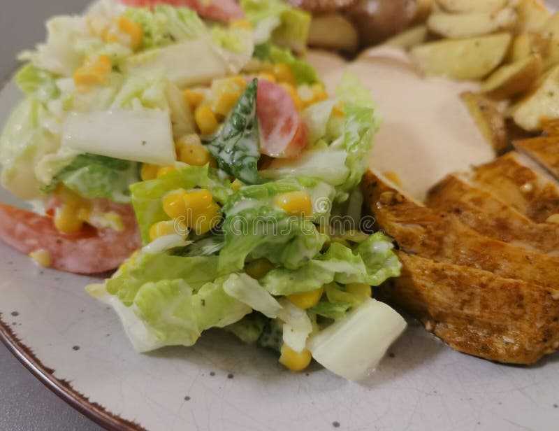 Comida Simple Y Deliciosa Preparada a Solas Foto de archivo - Imagen de ...