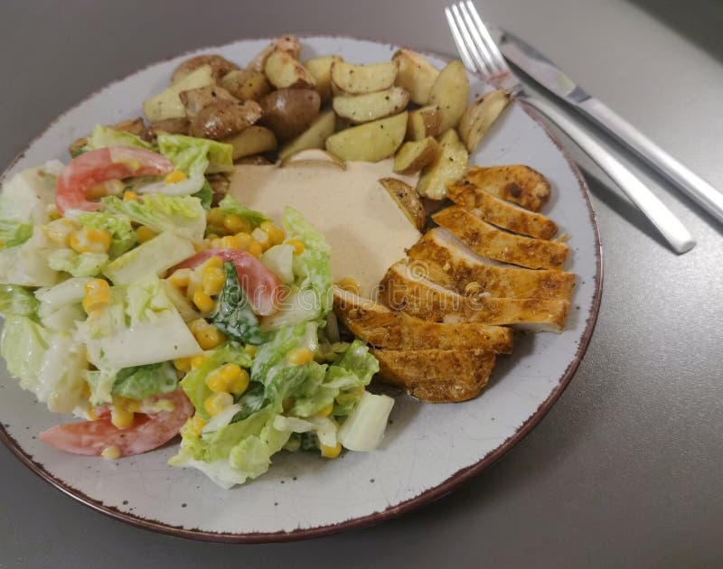 Comida Simple Y Deliciosa Preparada a Solas Imagen de archivo - Imagen ...