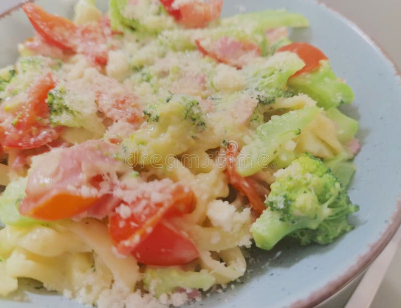 Comida Simple Y Deliciosa Preparada a Solas Imagen de archivo - Imagen ...