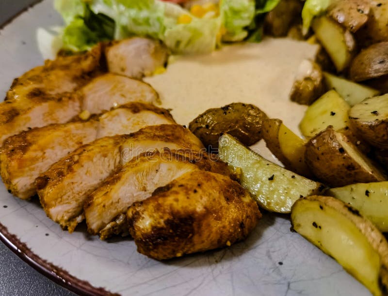 Comida Simple Y Deliciosa Preparada a Solas Foto de archivo - Imagen de ...