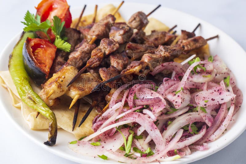 Comida Tradicional Deliciosa Turca Brochetas Poli Sis Imagen de archivo ...