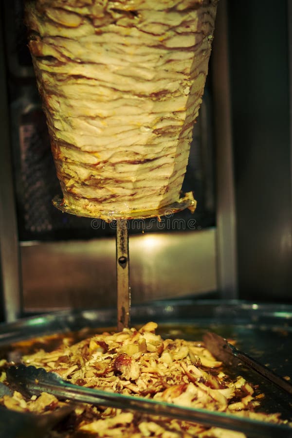 Comida Turca Tradicional, Kebab De Doner En El Restaurante Para Foto de ...