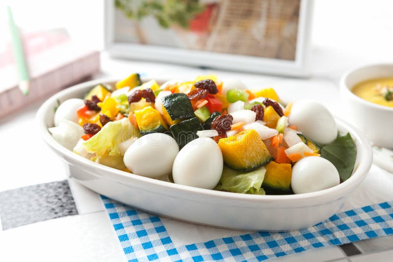 Comidas De La Dieta Con Las Frutas Foto de archivo - Imagen de cena ...