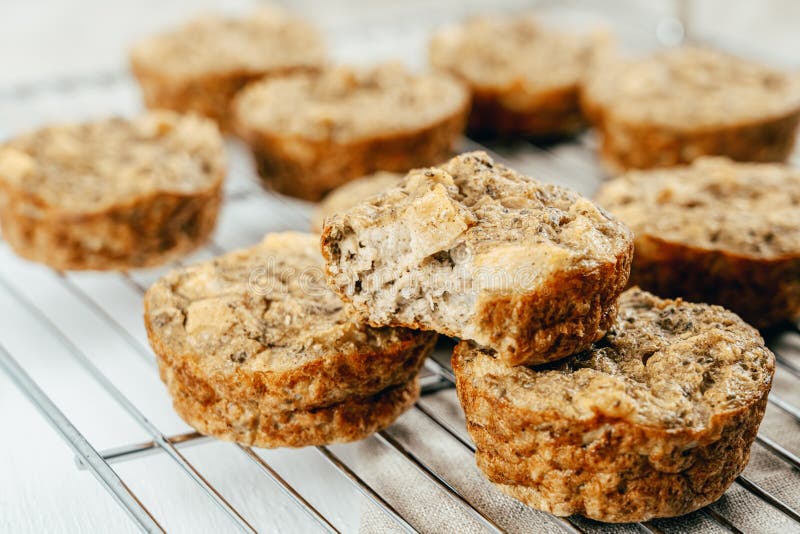Comidas Para El Desayuno De Pear, Cinnamon Y Walnut Foto de archivo ...