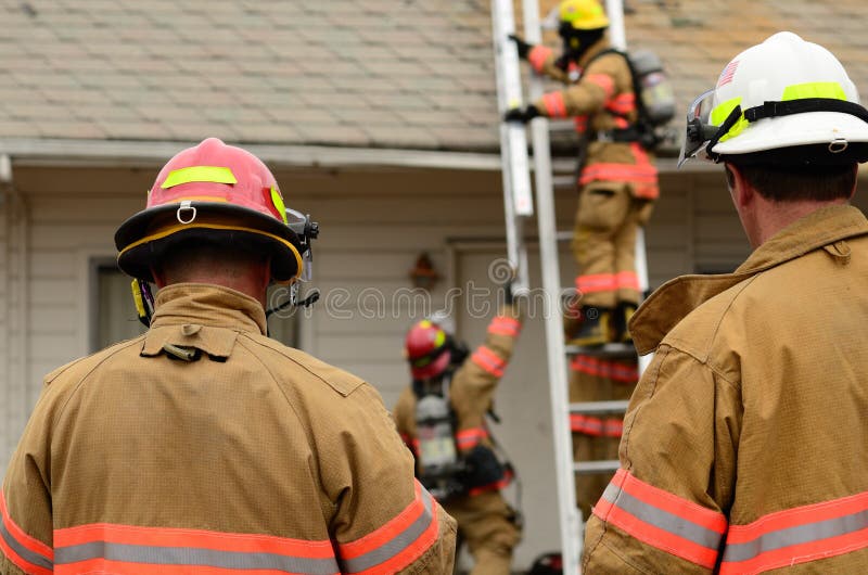 Structure Fire editorial photography. Image of fighter - 33971962