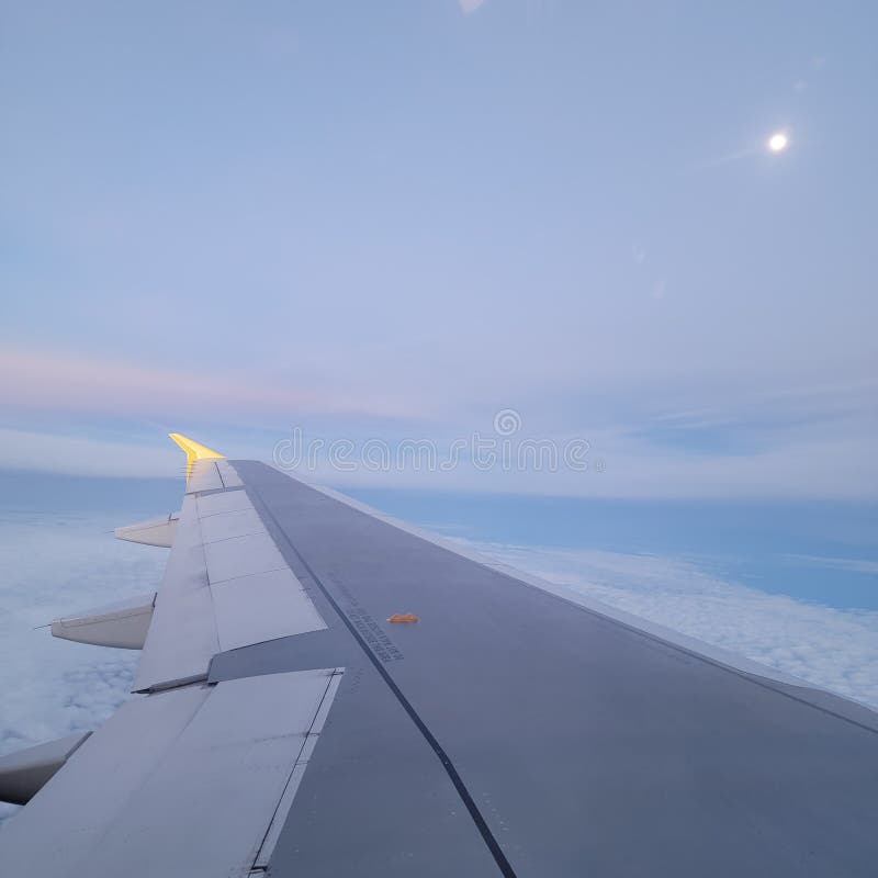 Commercial Plane Wing in Flight Stock Image - Image of aircraft, light ...