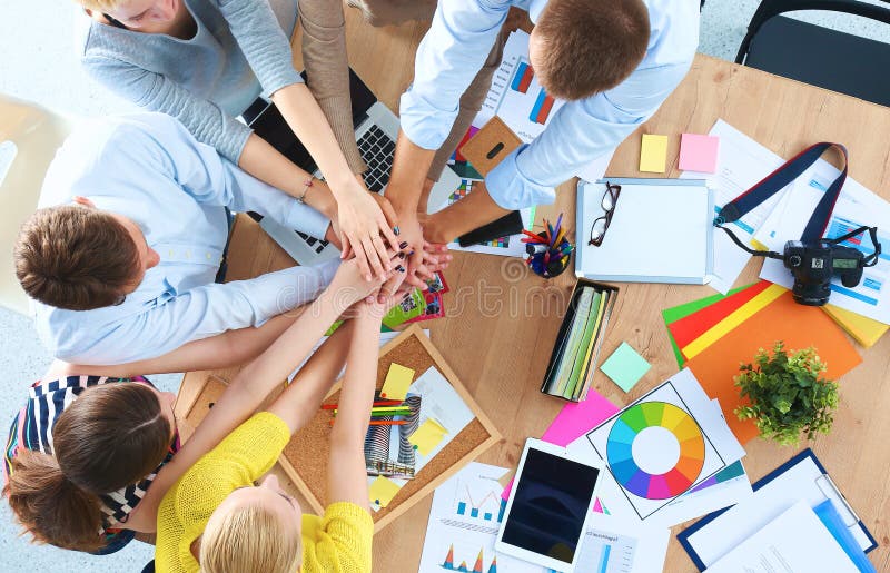 Commercieel Team Met Handen Samen - Groepswerk Stock Foto - Image of ...