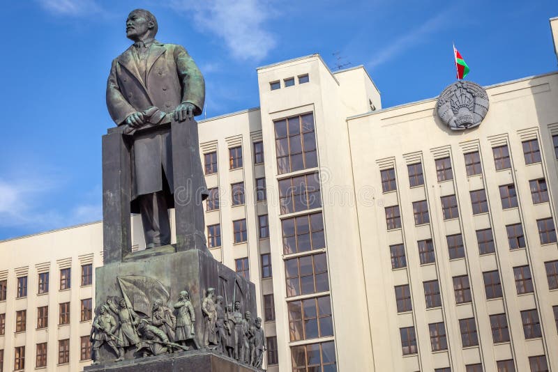 Soviet Lenin and Belarussian Parliament, Independence Square in Minsk ...