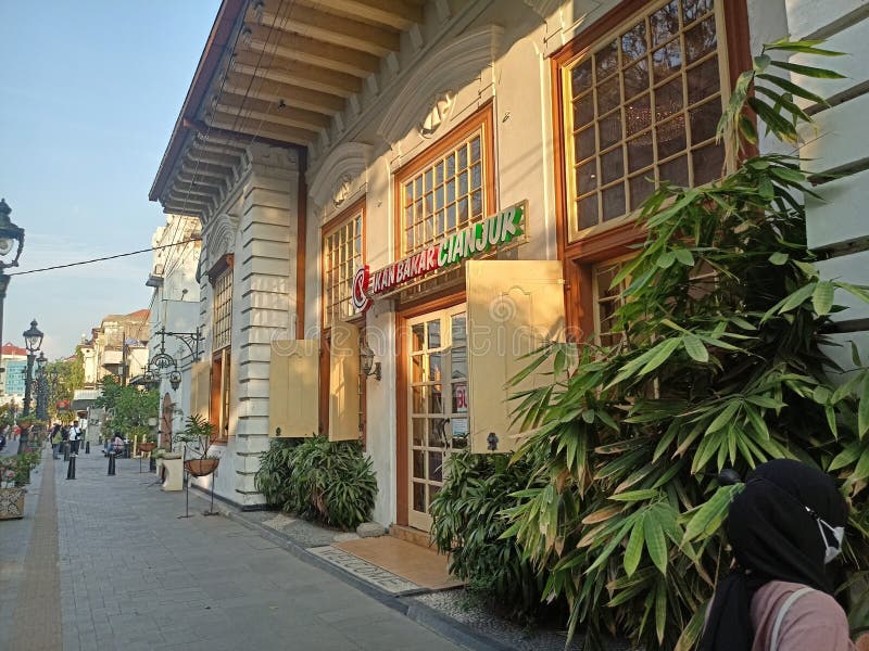 The Community is Active in the Tourist Area of ??the Old City of ...