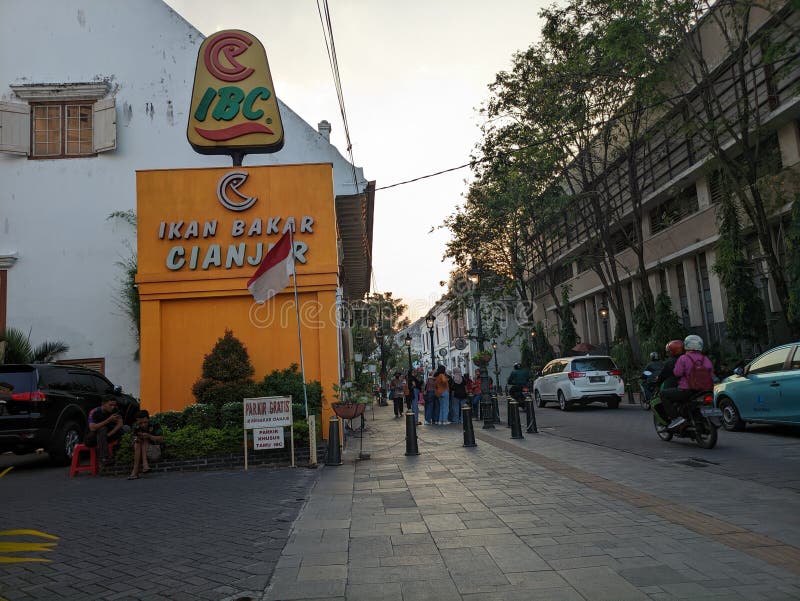 The Community is Active in the Tourist Area of ??the Old City of ...