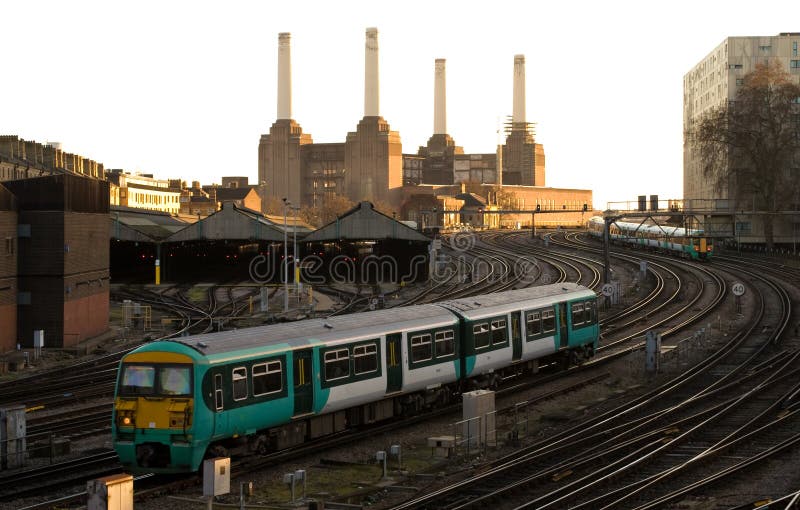 Commuter Train Approaching London Victoria Stock Photo - Image of coal ...