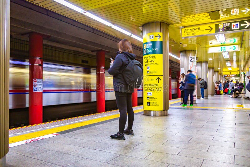Commuters Wait for the Subway Train at a Subway Station in Tokyo, Japan ...