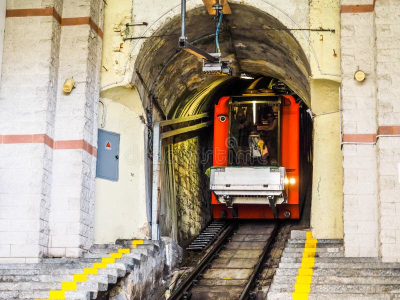 Como Brunate funicolare fotografia editoriale. Immagine di cityscape ...