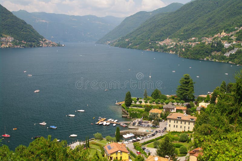 Comomeer stock afbeelding. Image of bomen, italië, water - 32447633