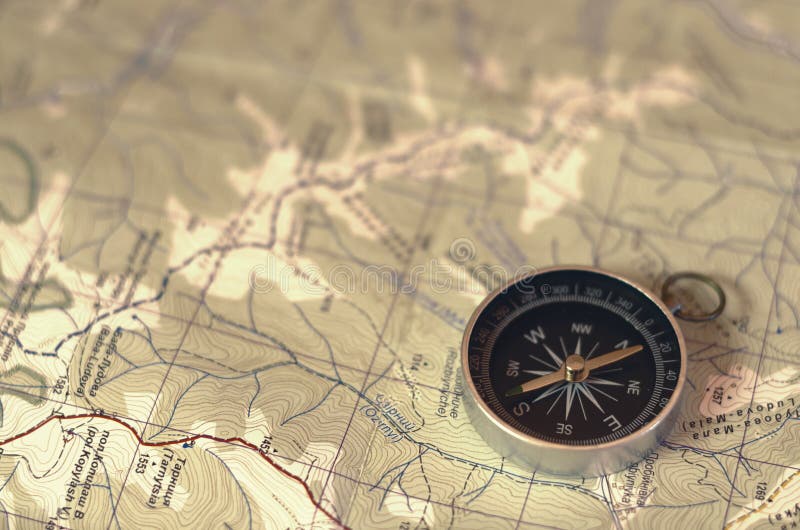 Compás en el mapa imagen de archivo. Imagen de herramienta - 92206115