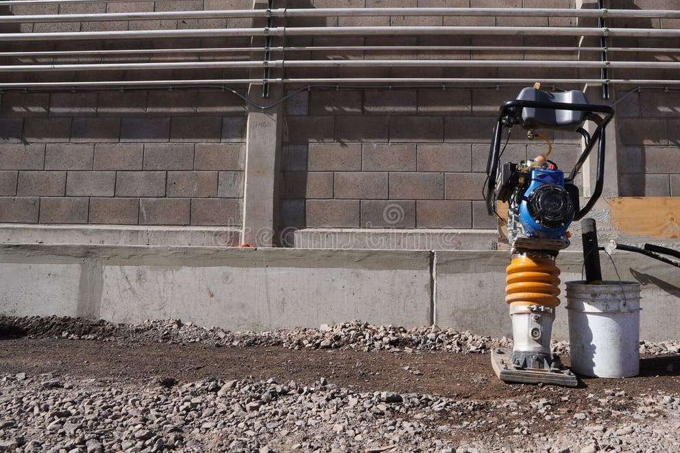 Compacteur De Sol Sur Un Chantier De Construction Photo stock - Image ...