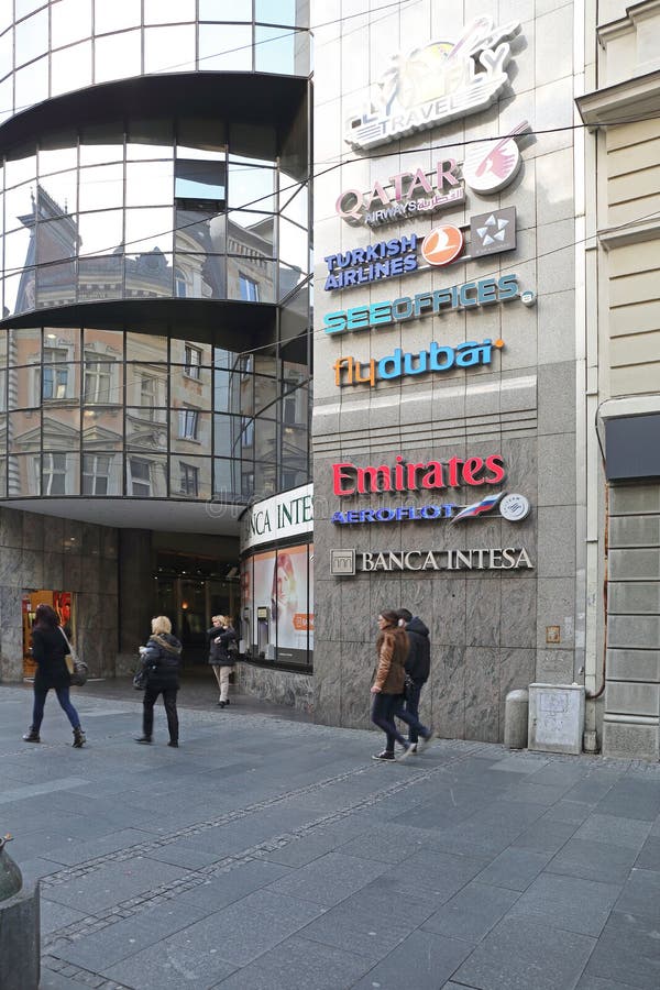 Compagnie aeree immagine editoriale. Immagine di corsa - 113303850