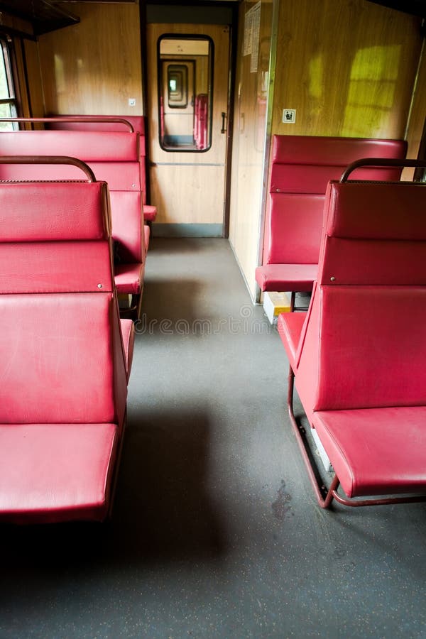 Compartiment sur le train photo stock. Image du rouge - 16004304