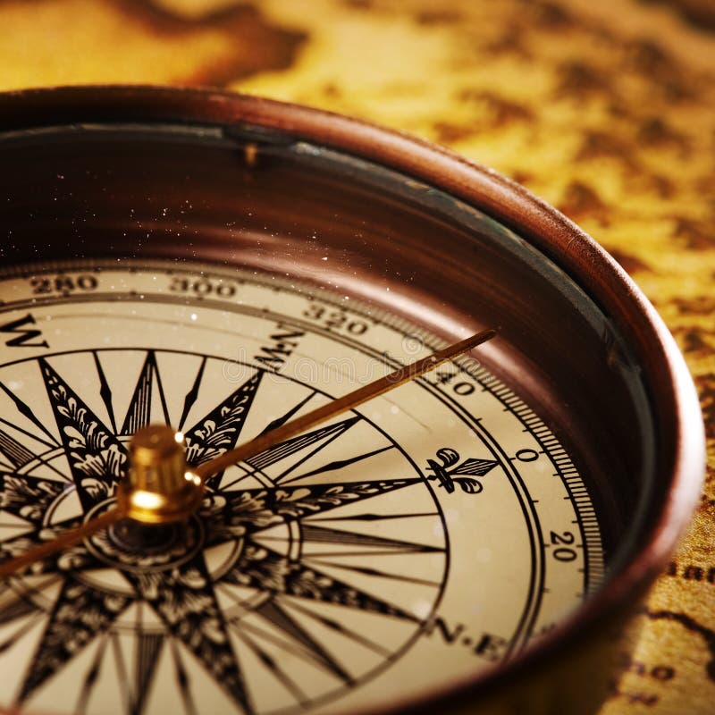Compas de navigation image stock. Image du métallique - 5362445