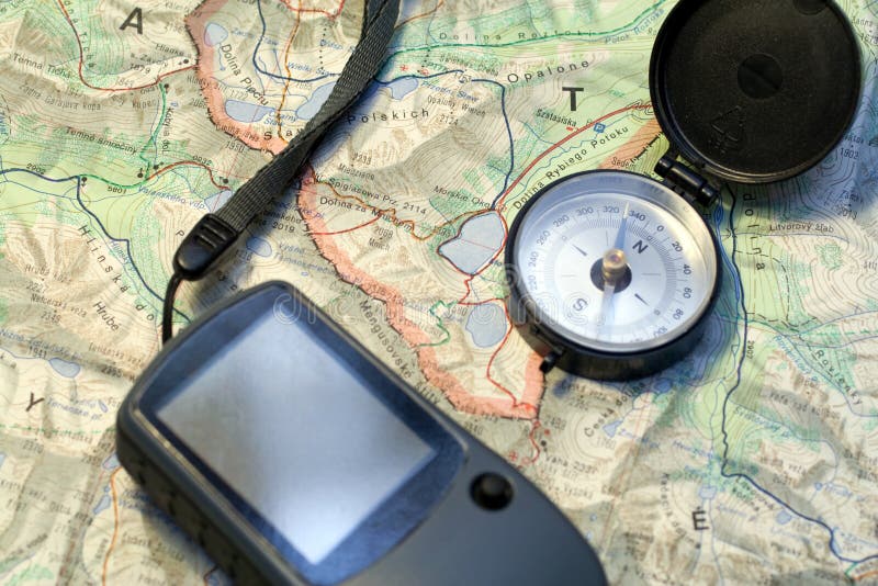 Compass Con Un Dispositivo GPS En Un Mapa Topográfico Imagen de archivo ...