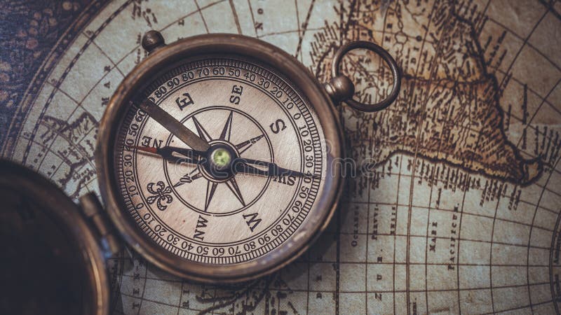 Compasso Náutico De Bronze Antigo Do Relógio De Sol Imagem de Stock ...