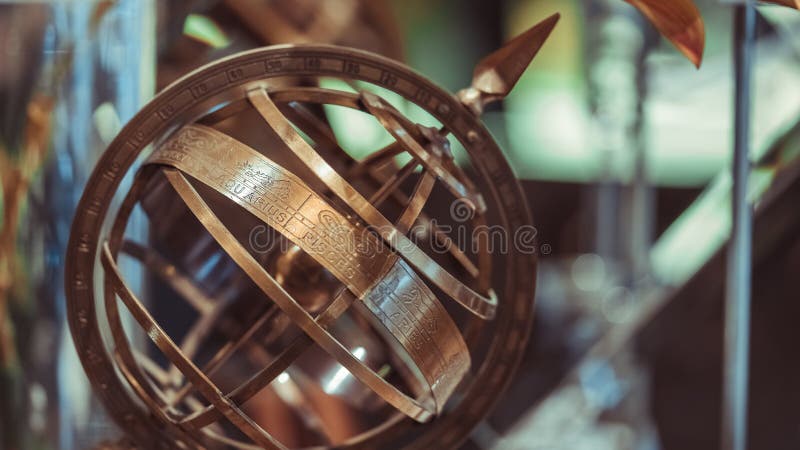 Compasso Náutico De Bronze Antigo Do Relógio De Sol Imagem de Stock ...