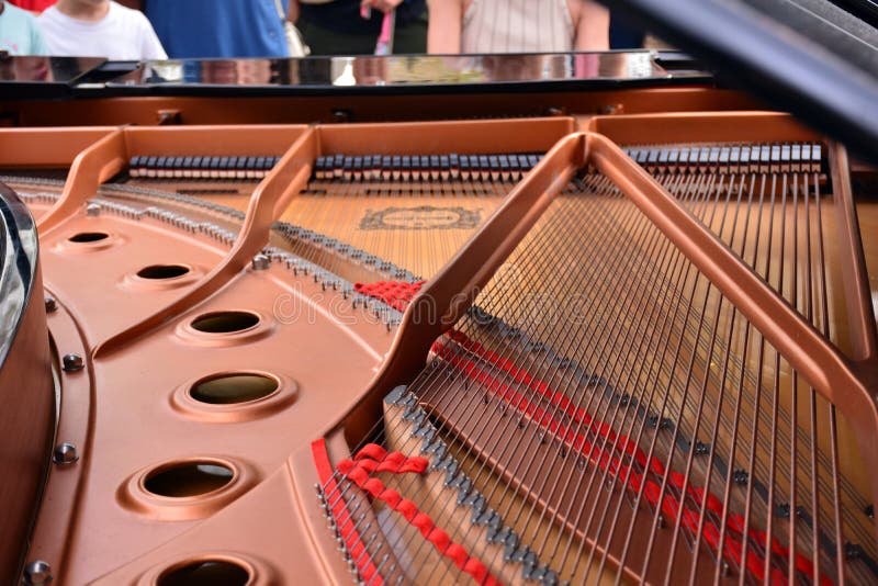 Compenents Inside a Grand Piano Stock Image - Image of detalle, sonido ...