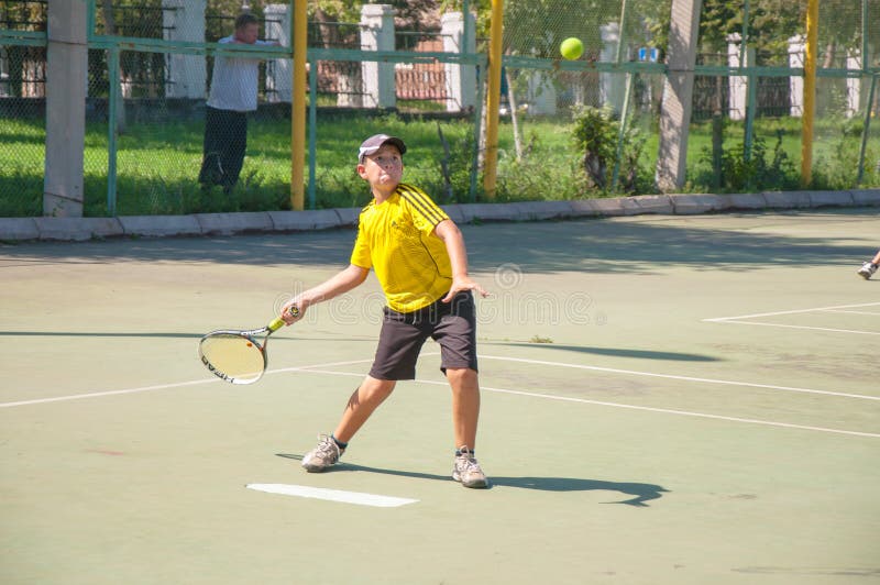 Competencia del tenis foto de archivo editorial. Imagen de feliz - 33425188