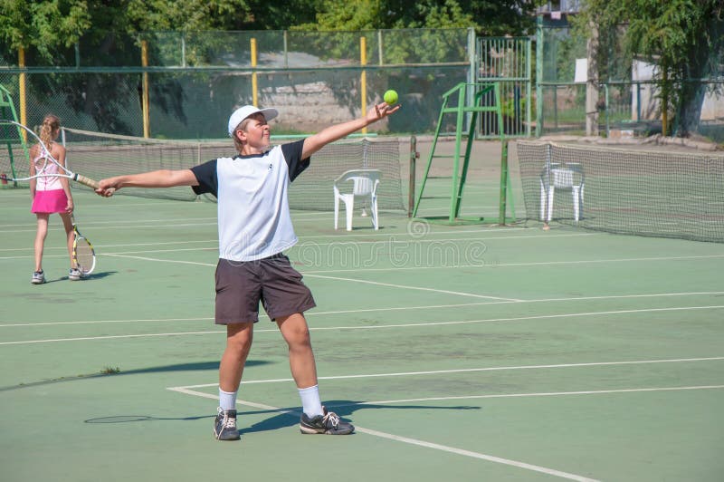 Competencia del tenis foto editorial. Imagen de menor - 33425196