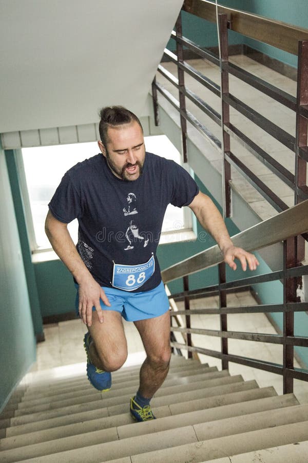 Competencia Zagrepcanka 512 De Towerrunning Fotografía editorial ...